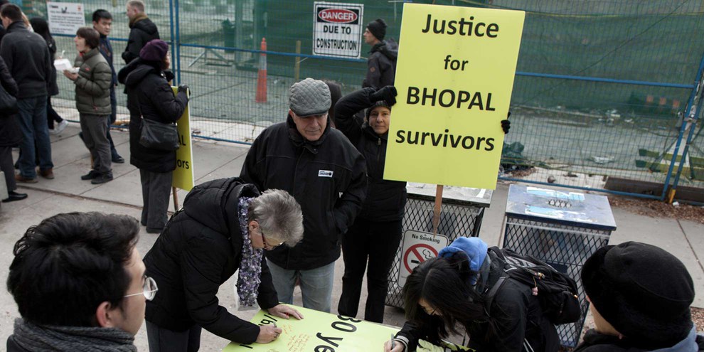 Indien / Unternehmensverantwortung: 40 Jahre nach dem Chemieunglück in Bhopal warten Opfer immer ...