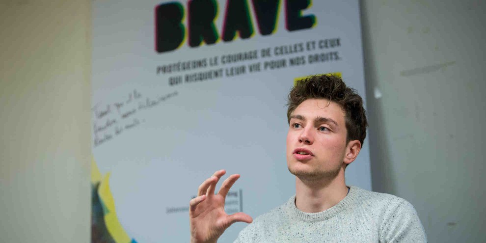 France Défenseur Des Droits Humains Condamné Pour Un Tweet — Amnesty Ch